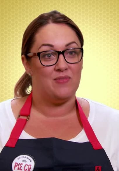 Watch Sugar Showdown S01:E11 - Fall Fair Pies - Free TV Shows | Tubi