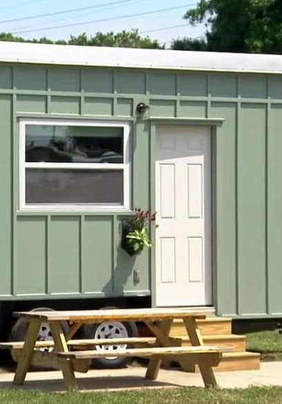 Watch Tiny House Hunters S03:E29 - Aspiring Architect Goes Tiny - Free ...