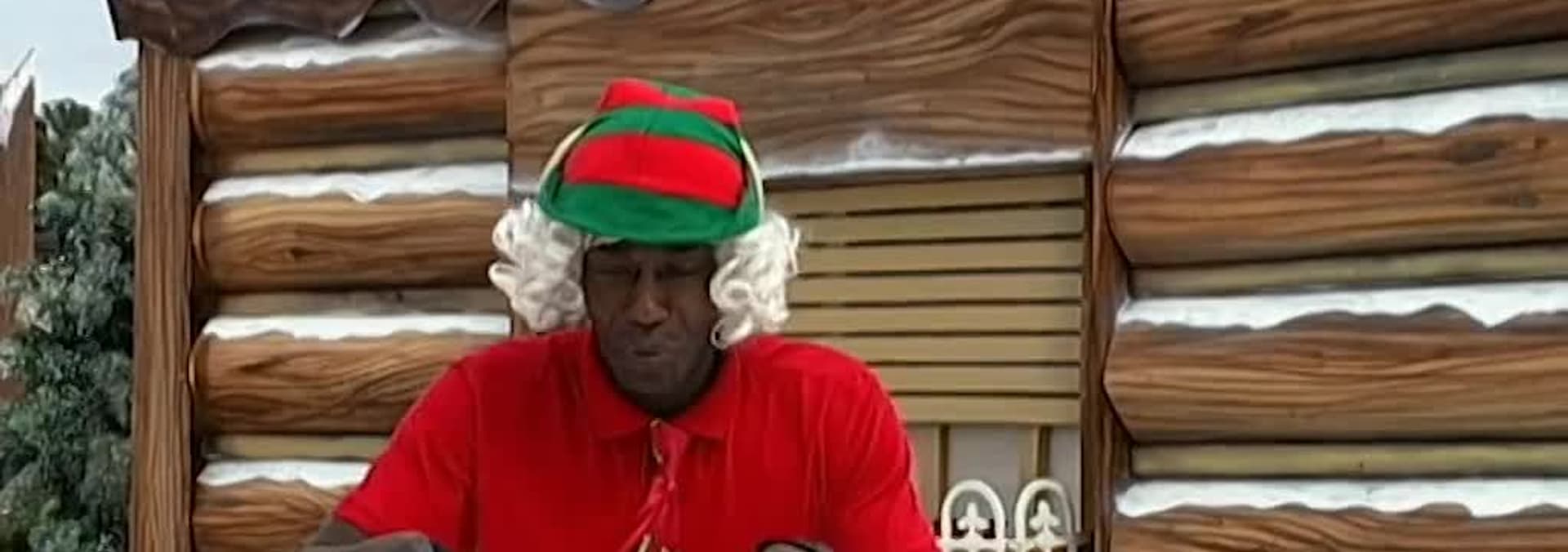 Watch Total Wipeout UK S06:E02 - Christmas Special - Free TV Shows | Tubi
