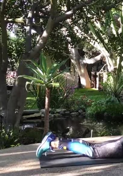 Watch Abs & Core Collection S01:E13 - 25 Min Abs & Arms Workout - Free ...