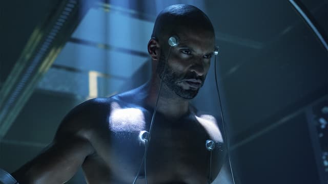 Watch American Gods S02:E02 - The Beguiling Man - Free TV Shows | Tubi