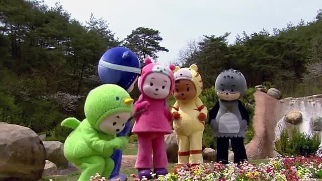 Watch Hutos: The Flying House S02:E23 - Who Is in the Flower Garden ...