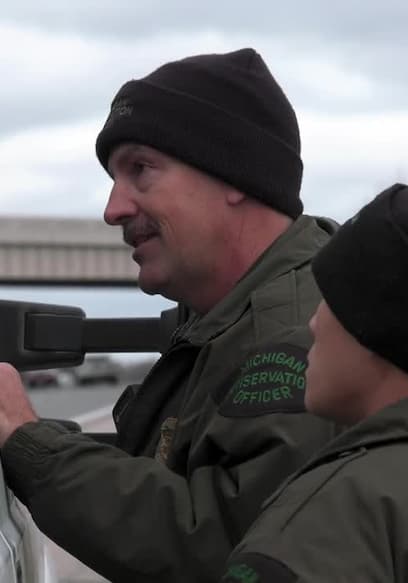 Watch Wardens S07:E06 - Shed Hunting - Free TV Shows | Tubi