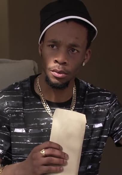 Watch The Queen S02:E85 - Suspicious Moves - Free TV Shows | Tubi