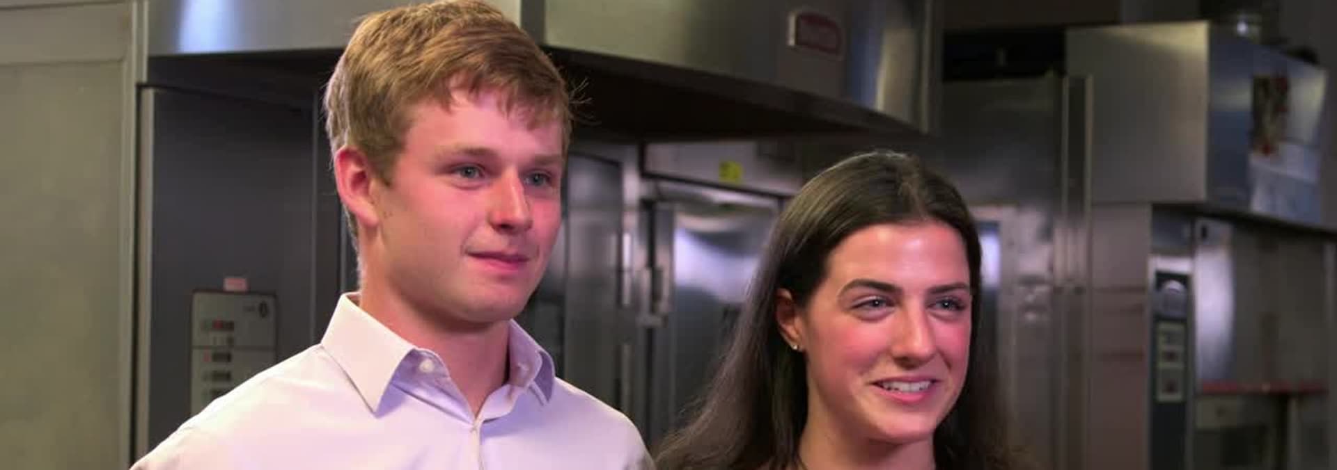 Watch Cake Boss S13:E11 - Taj Mahal and Prom Proposal - Free TV Shows | Tubi