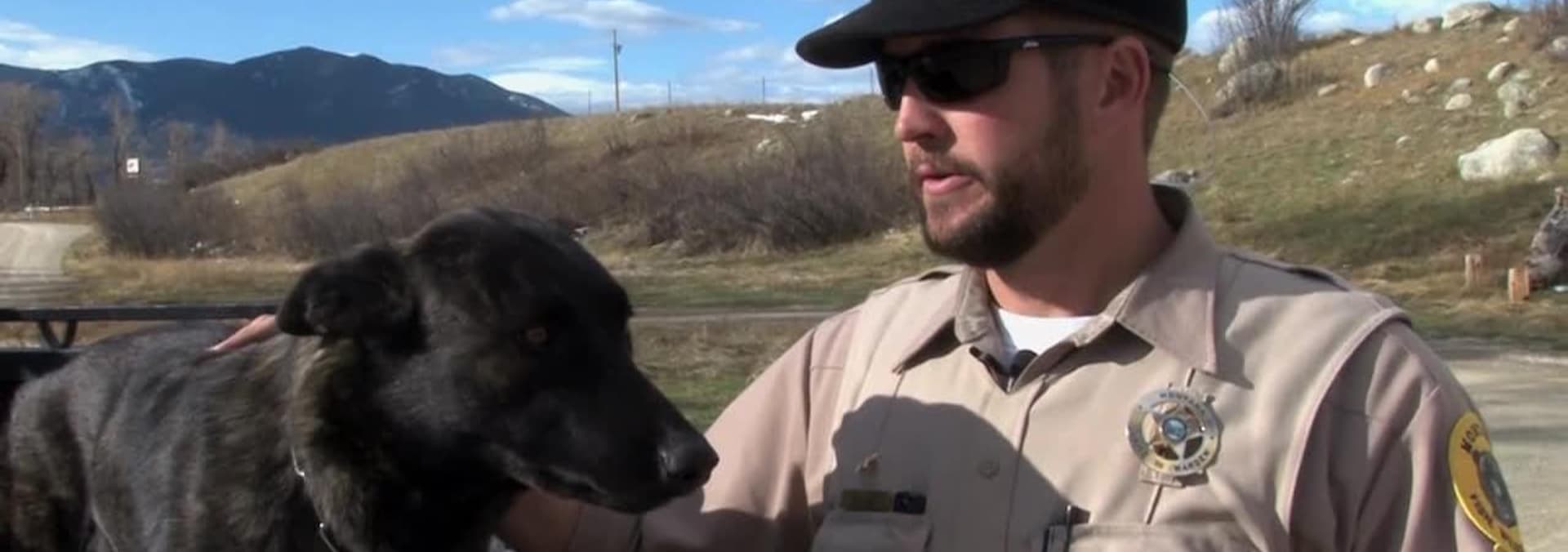 Watch Wardens S07:E08 - Dog and Decoy - Free TV Shows | Tubi