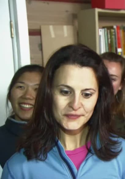 Watch Room Crashers S01:E10 - Contemporary Couples Retreat - Free TV ...