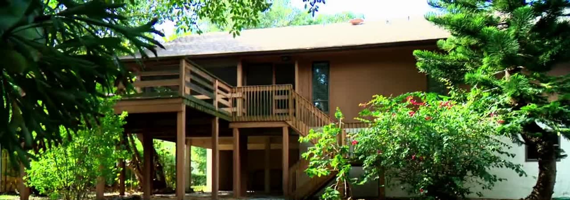 Watch Vacation House for Free S02:E02 - Sanibel Sanctuary - Free TV Shows | Tubi