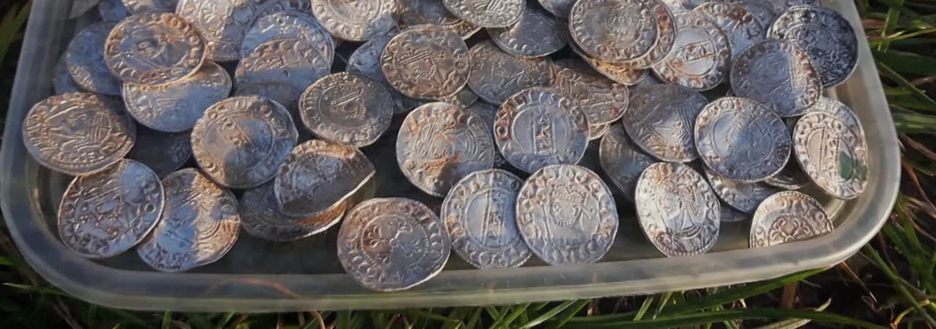 Watch Secret Life of the Auction House S01:E04 - Queen Victoria Items ...