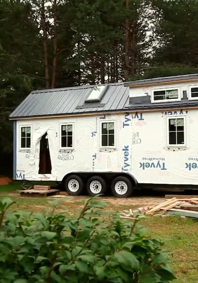 Watch Tiny House, Big Living S02:E04 - Tricked-Out Tiny House - Free TV ...