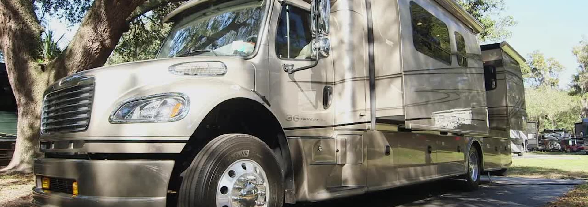 Watch Big Time RV S02:E12 - Triple-Queen Size - Free TV Shows | Tubi