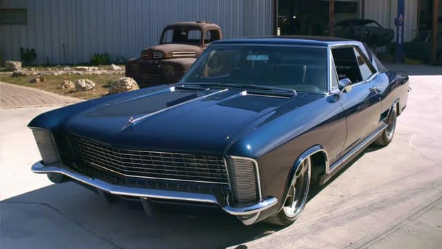 Watch Iron Resurrection S06:E10 - Full Throttle Custom Rivi 2 - Free TV ...