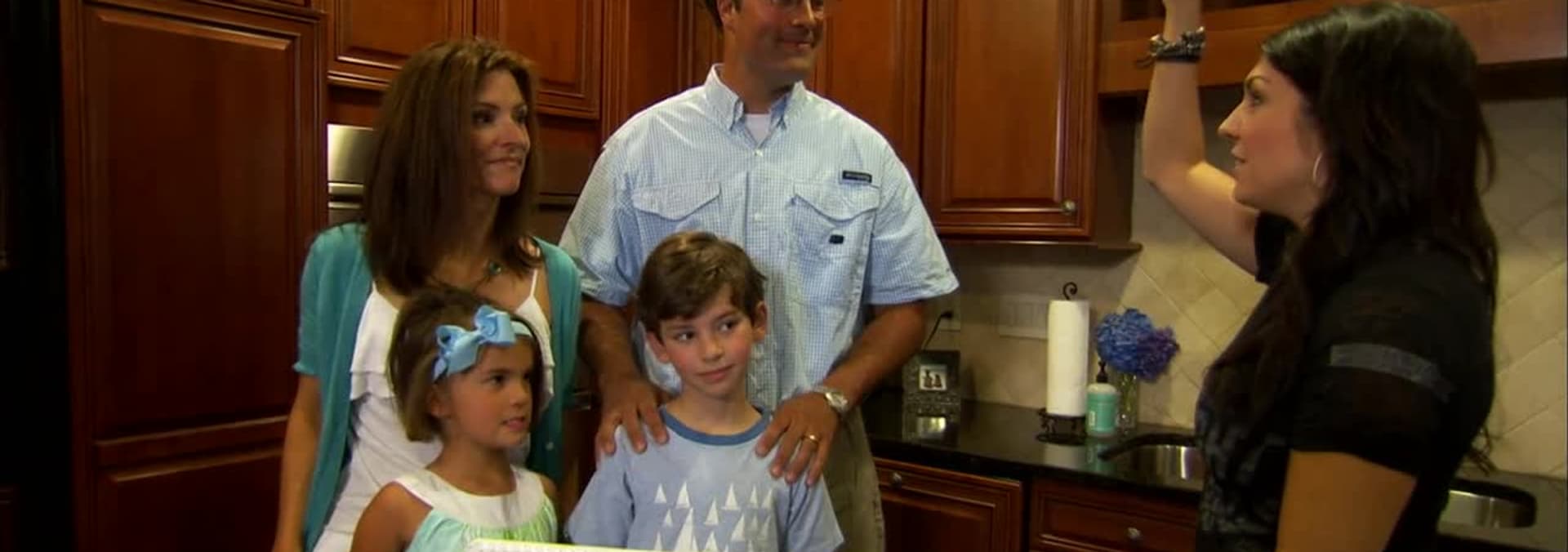 Watch Mega Dens S02:E05 - Behind the Barn Doors - Free TV Shows | Tubi
