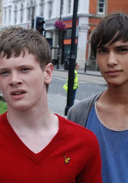 Watch Skins S03:E01 - Everyone - Free TV Shows | Tubi