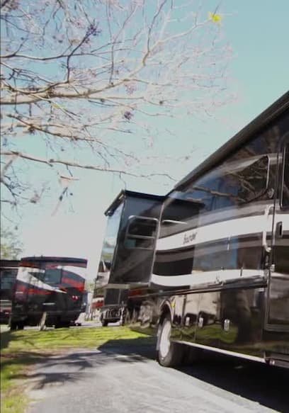 Watch Big Time RV S03:E01 - King of the Road - Free TV Shows | Tubi