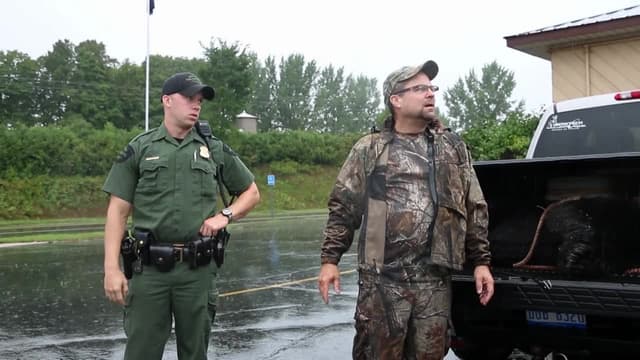 Watch Wardens S07:E01 - Three Stories, One Bear - Free TV Shows | Tubi