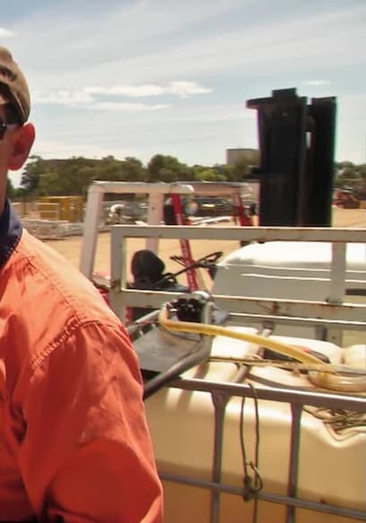 Watch Outback Truckers S02:E08 - In the Hot Seat - Free TV Shows | Tubi