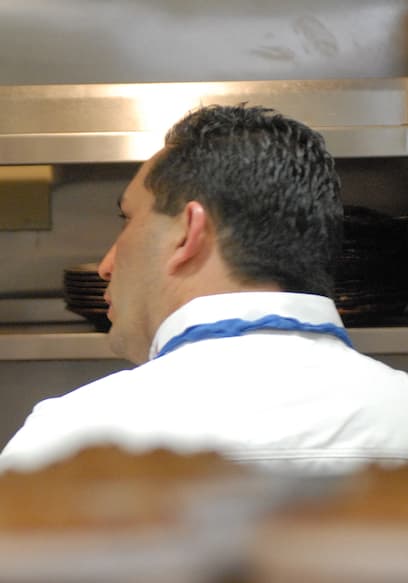 Watch Kitchen Nightmares S01:E08 - Peter's - Free TV Shows | Tubi