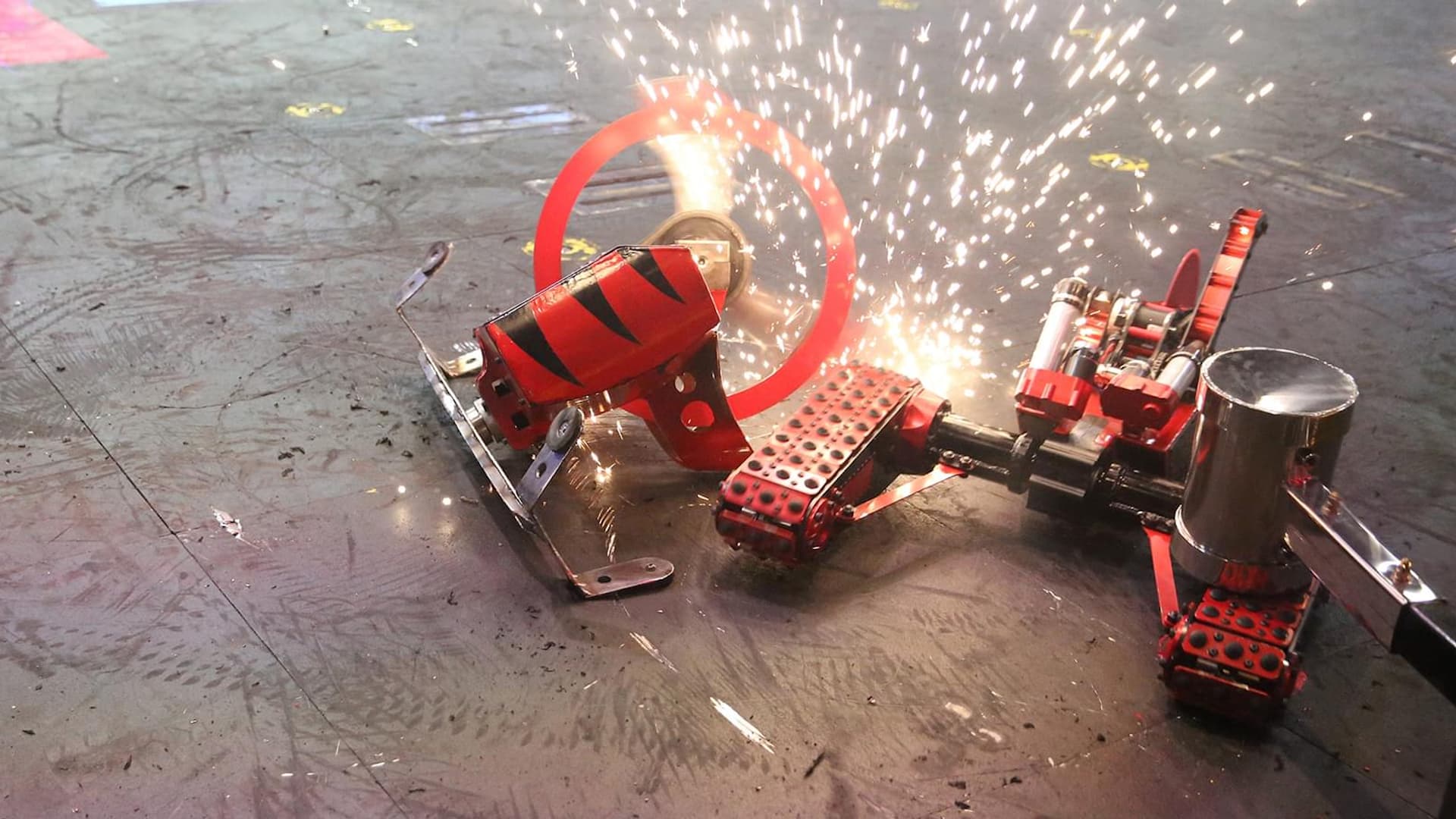 Watch Battlebots S01:E01 - The Battle Begins: Qualifiers (Pt. 1) - Free ...