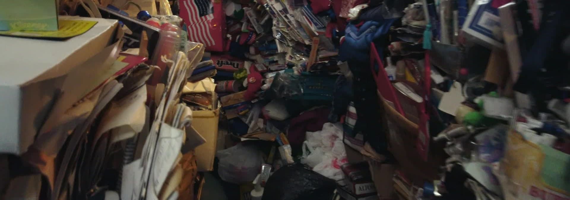 Watch Hoarders S14:E01 - Lia - Free TV Shows | Tubi