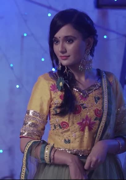 Watch Wedding Bells S01:E05 - Episode 5 - Free TV Shows | Tubi