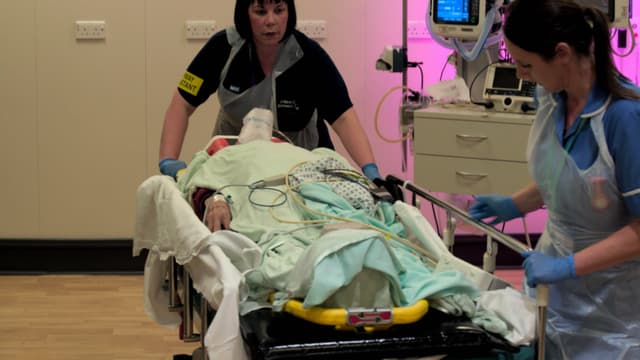 Watch A+E: After Dark S04:E04 - Multiple Stab Wounds - Free TV Shows | Tubi