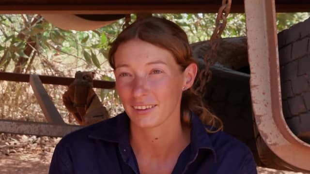 Watch Outback Truckers S05:E03 - Clutch Crisis and House Haul - Free TV ...