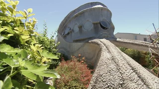 Watch Extreme Homes S03:E08 - Alien, Egg, Tattoo - Free TV Shows | Tubi