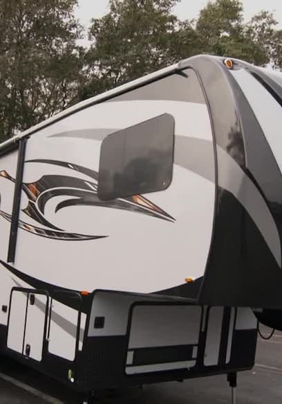 Watch Big Time RV S03:E10 - Surfing Safari - Free TV Shows | Tubi