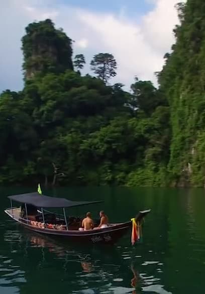 Watch Becoming Borderless S01:E03 - Over Bus Life While Overseas - Free ...