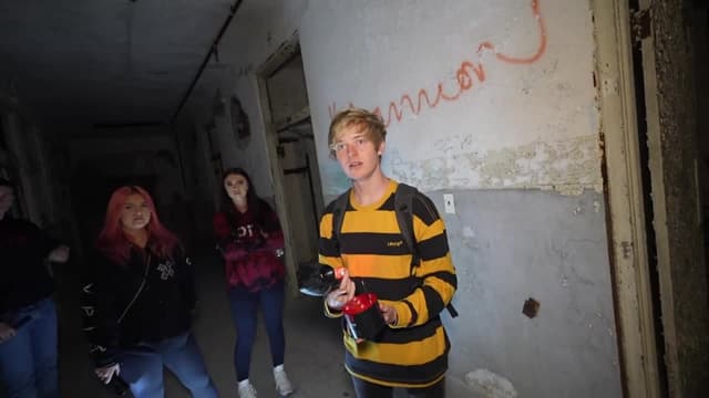 Watch Sam and Colby S01:E14 - The Lizzie Borden Hauntings - Free TV ...