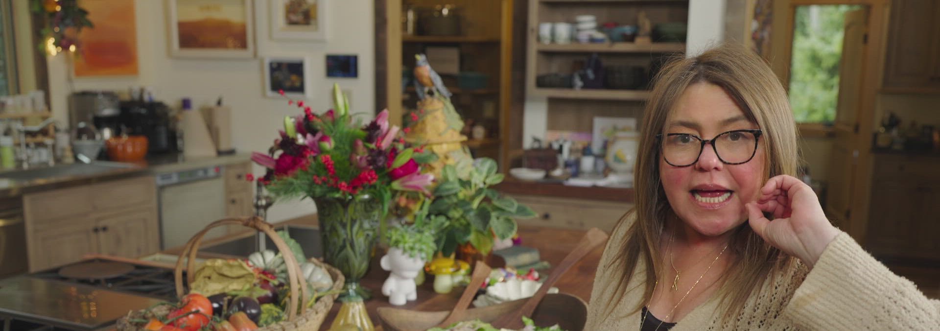 Watch Rachael Ray's Holidays S01:E03 - Holiday Lasagne - Free TV Shows ...