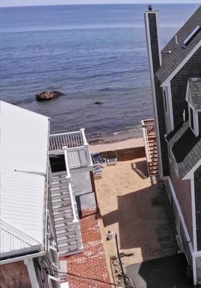 Watch Beach Hunters S06:E09 - New England Waterfront House - Free TV ...