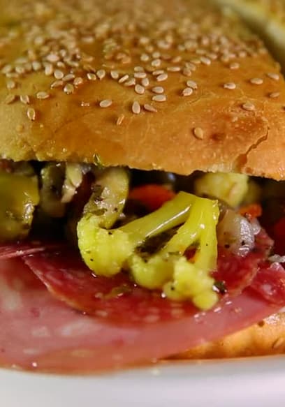 Watch Bizarre Foods: Delicious Destinations S01:E08 - New Orleans ...