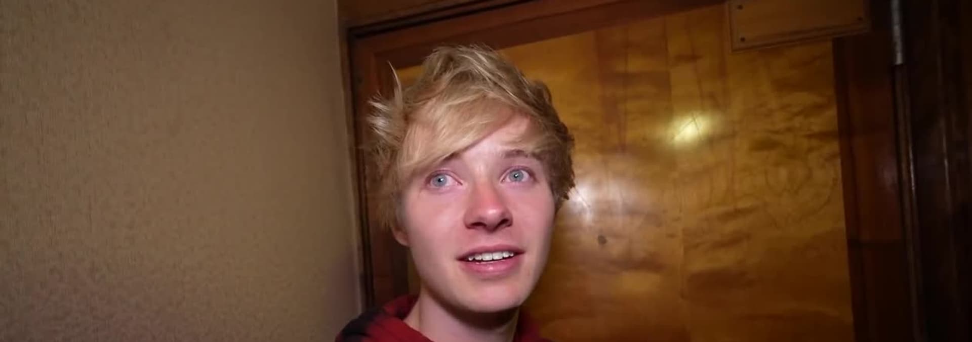 Watch Sam and Colby S03:E02 - Room B340: A Night on the Queen Mary ...