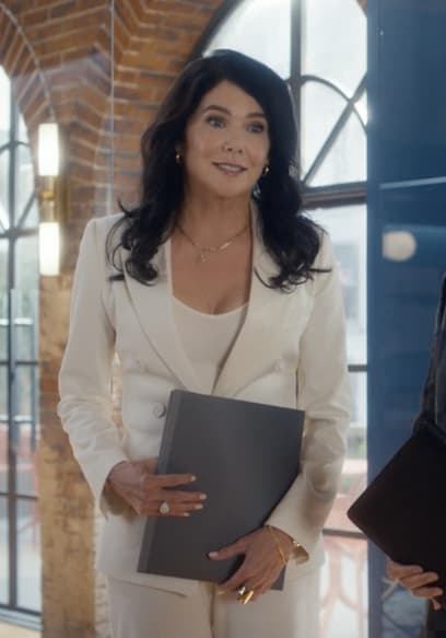 Watch The Z-Suite S01:E01 - Pilot - Free TV Shows | Tubi