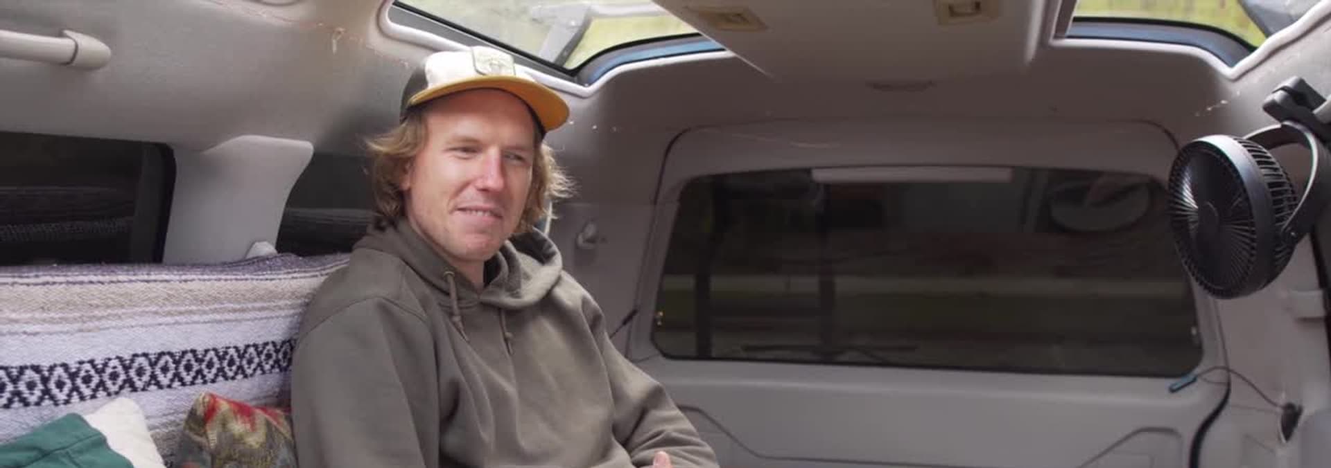 Watch Alternative Dwellings S05:E08 - Solo Living in a 4x4 MINIVAN ...