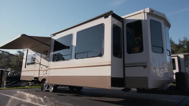 Watch Big Time RV S03:E11 - A Sweet Ride - Free TV Shows | Tubi