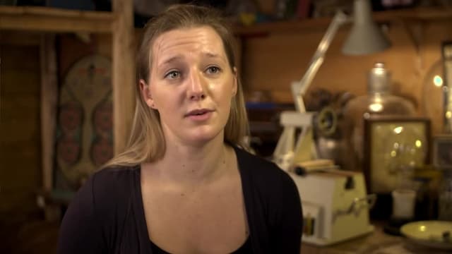 Watch How Hacks Work S01:E05 - Business Class - Free TV Shows | Tubi