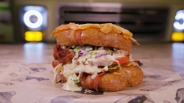 Watch Food Paradise S11:E02 - Totally Unexpected - Free TV Shows | Tubi