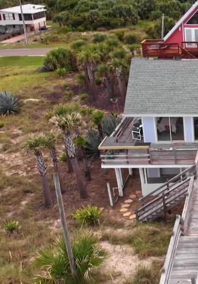 Watch Beach Hunters S06:E13 - Fernandina Beach Home - Free TV Shows | Tubi