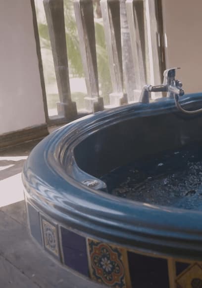 Watch Staycation S01:E12 - Costa Rica - Free TV Shows | Tubi