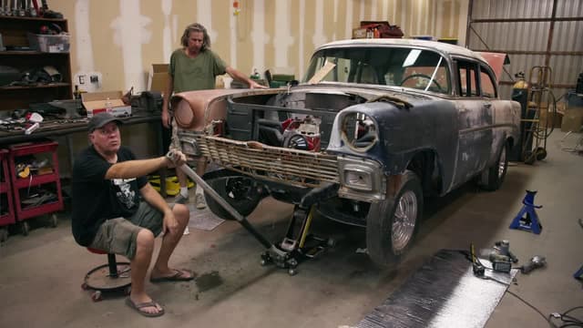 Watch Roadkill Garage S06:E09 - Back to the Track - Free TV Shows | Tubi