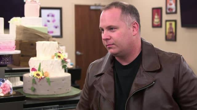 Watch Cake Boss S13:E10 - Tall Orders and a Tight Fit - Free TV Shows | Tubi