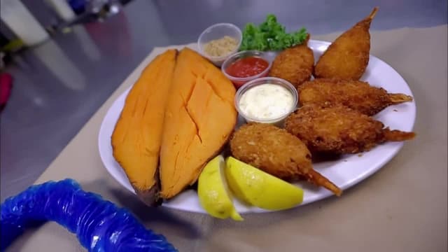 Watch World's Weirdest Restaurants S02:E13 - Episode 13 - Free TV Shows ...