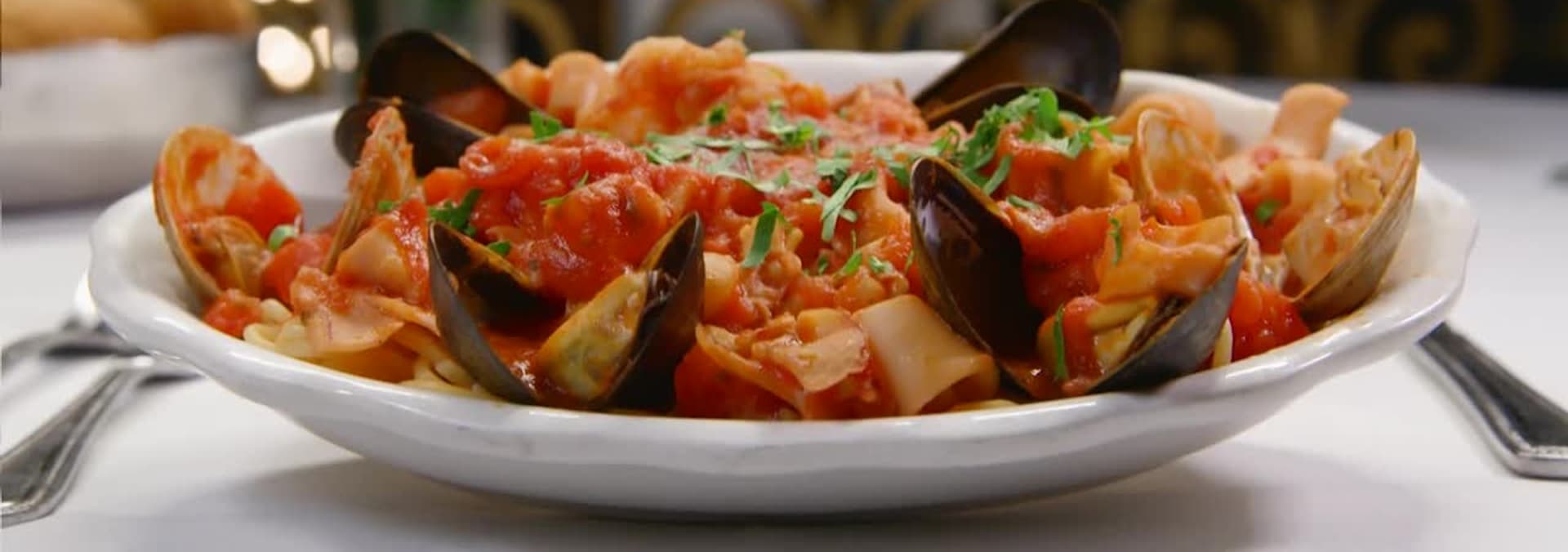 Watch Food Paradise S06:E13 - A Taste of Time - Free TV Shows | Tubi