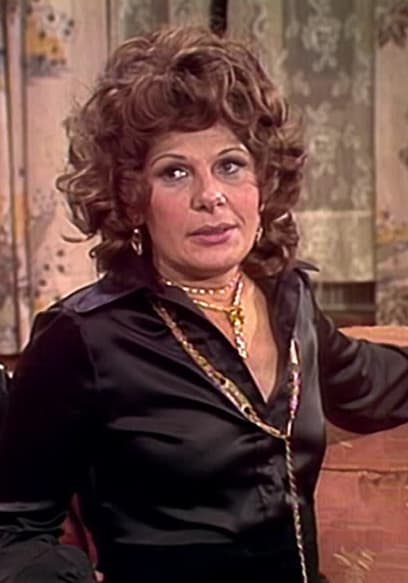 Watch All in the Family S02:E20 - Edith Gets a Mink - Free TV Shows | Tubi