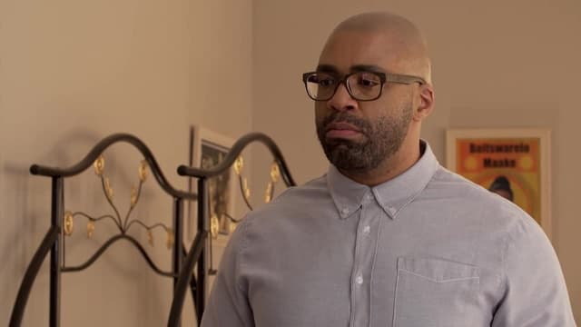 Watch The Queen S02:E107 - Jerry Is Revived - Free TV Shows | Tubi