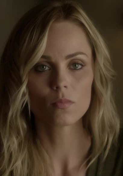 Watch Bitten S03:E01 - Family, of Sorts - Free TV Shows | Tubi