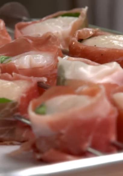 Watch Sara's Weeknight Meals S07:E06 - 5 Ingredients Spells Dinner ...